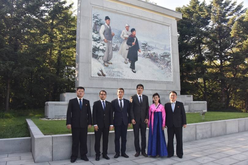 Özgür Bursalı: Mutlu dünyanın habercisi KDHC’de 6 gün: Halk her şeyin ...